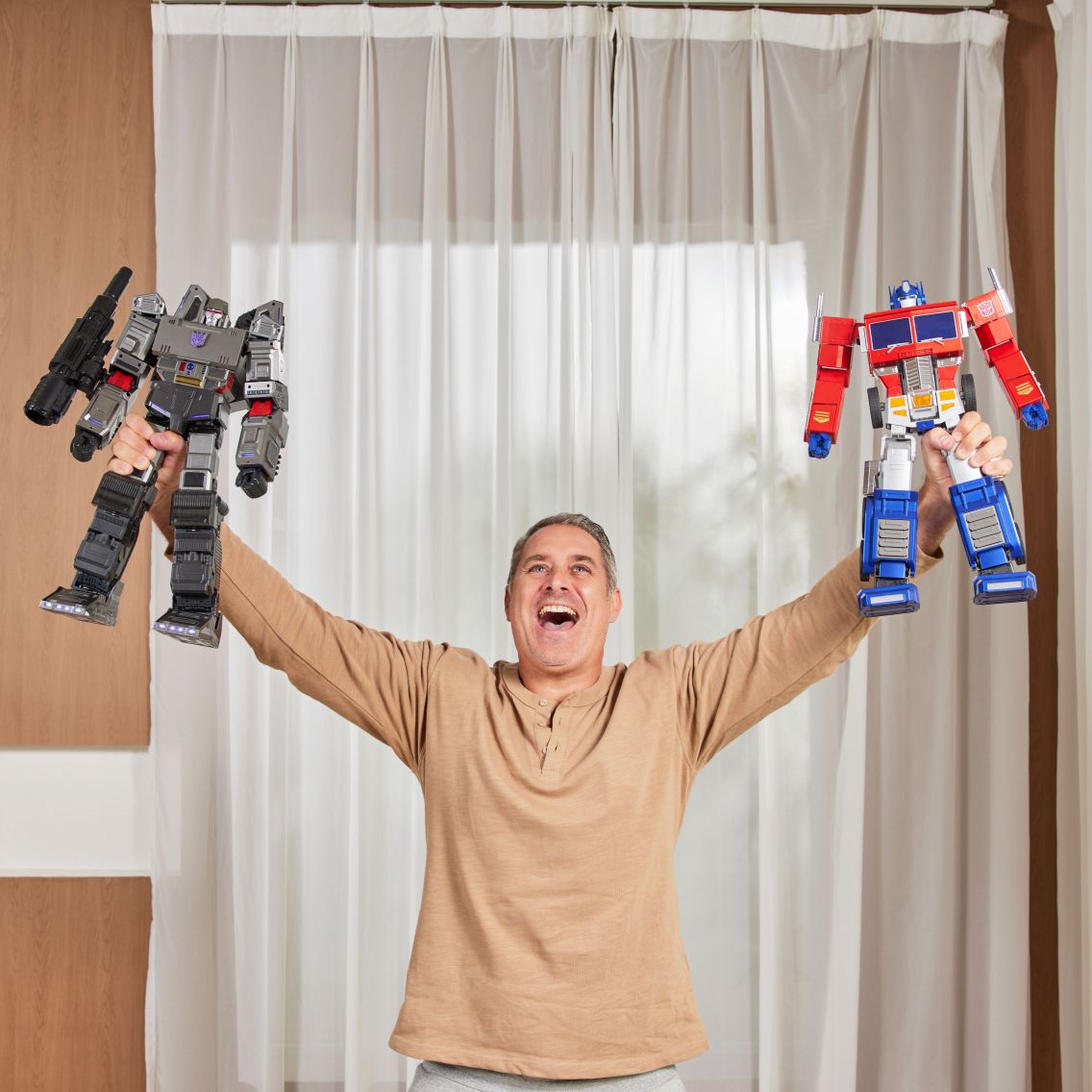 Transformers x Robosen Megatron G1 Flagship Robot | Hasbro Pulse