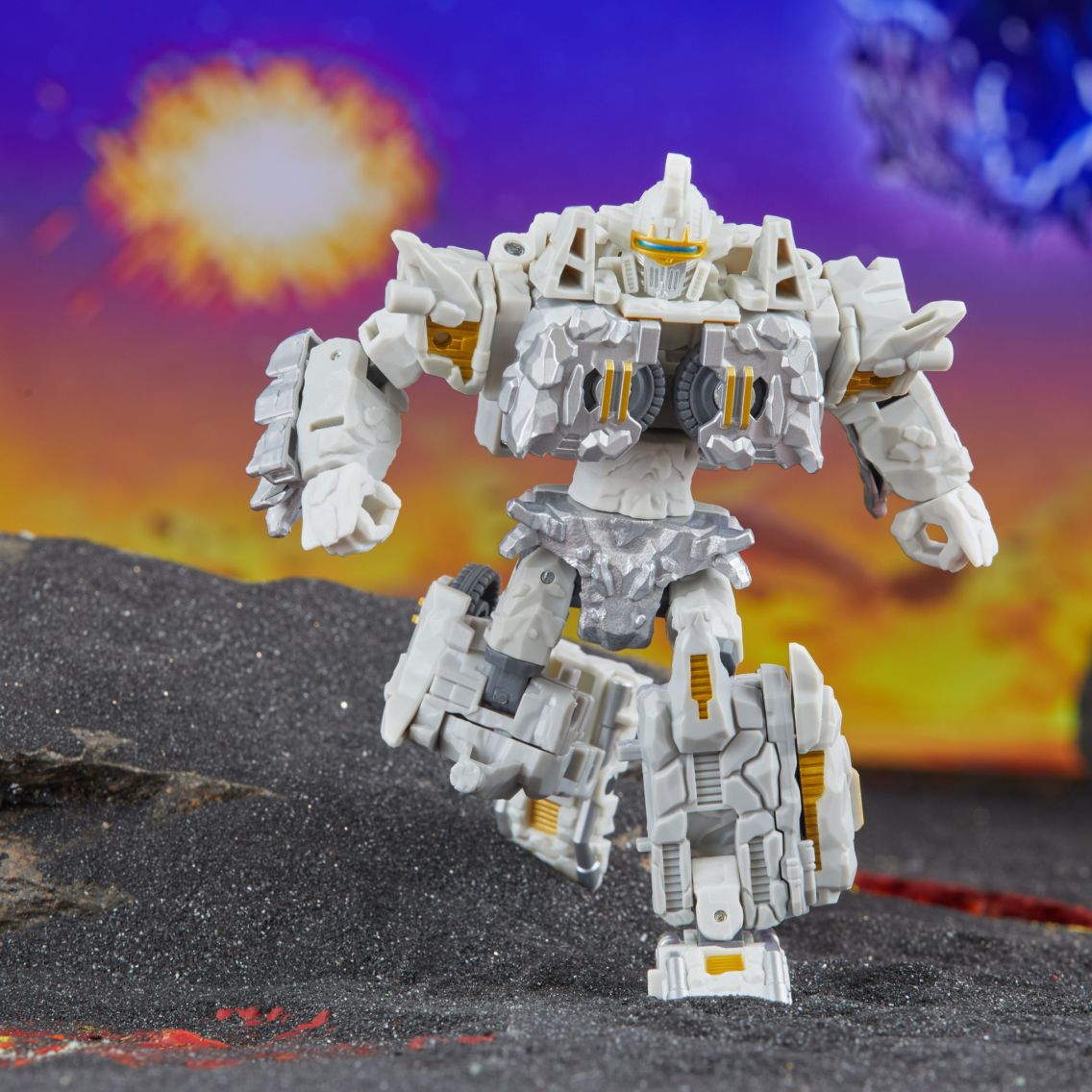 Transformers Legacy United Deluxe Class Infernac Universe Nucleous, 5.5 ...